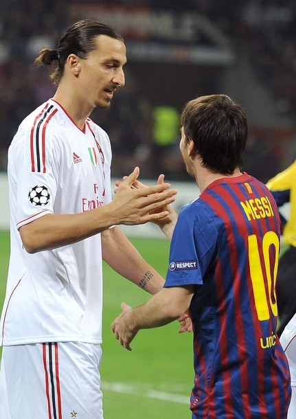 Gambar Foto Zlatan Ibrahimovic dan Lionel Messi Saling Berjabat Tangan ...