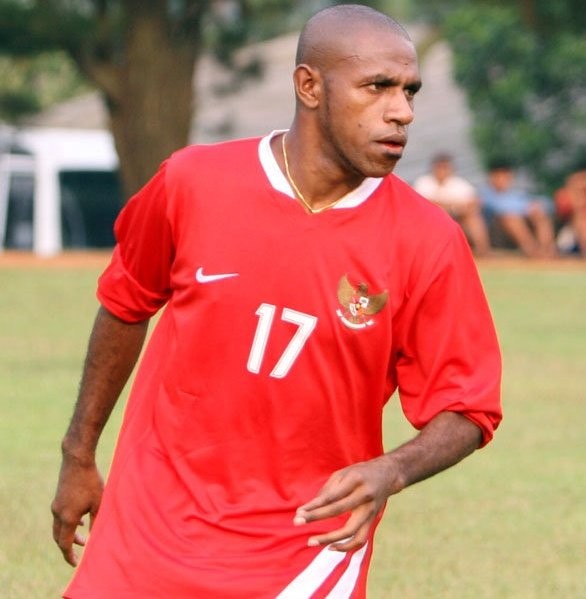 Gambar Foto Boaz Solossa Saat Membela Timnas Indonesia - Foto 2 dari 20