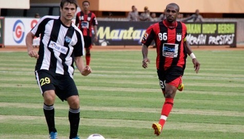 Gambar Foto Boaz Solossa Saat Membela Persipura Jayapura - Foto 2 dari 20