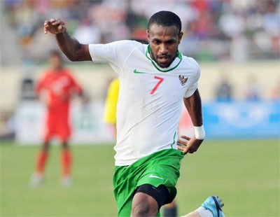 Gambar Foto Striker Timnas Boaz Solossa Saat Membela Timnas U-21 - Foto ...