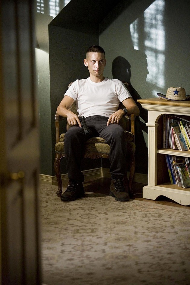 Gambar Foto Tobey Maguire Menjadi Sam Cahill di 'Brothers' - Foto 2 dari 26