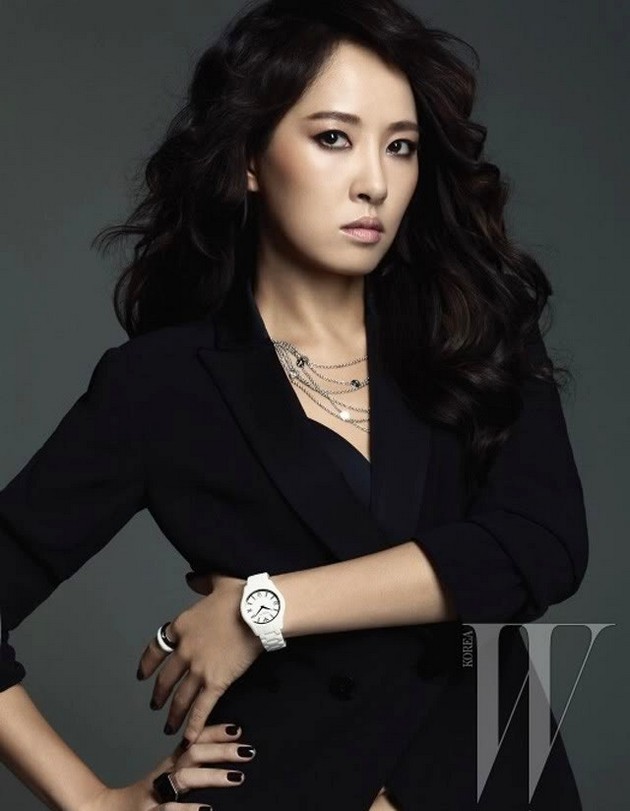 Foto Kim Sun Ah Berpose Untuk 'W Korea Magazine' - Foto 2 dari 27