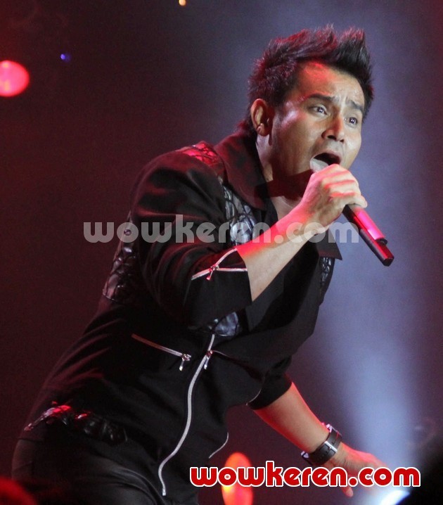 Gambar Foto Judika di Panggung Spektakuler Show 10 - Foto 2 dari 168