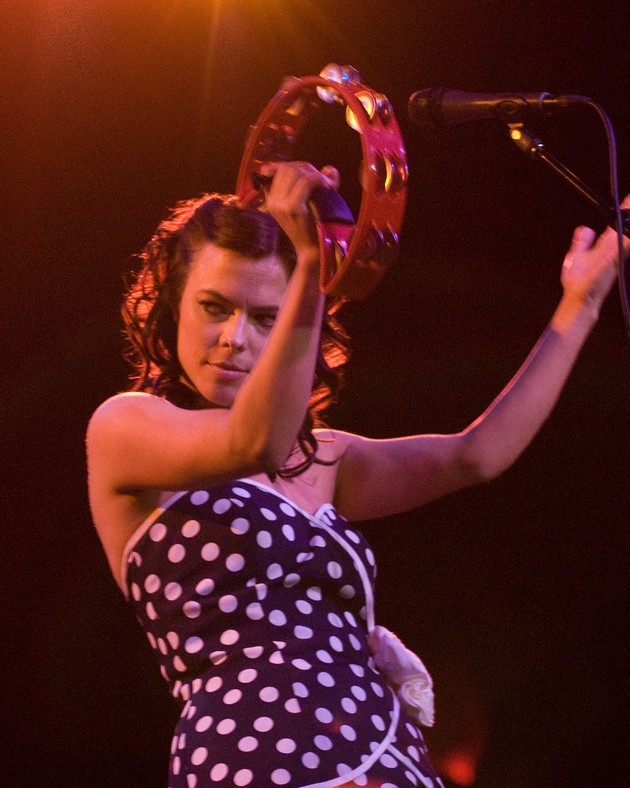 Gambar Foto Lenka Saat Konser di Seattle - Foto 2 dari 20