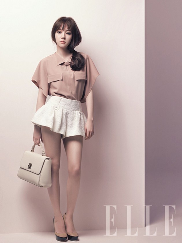 Foto Lim Soo Jung Berpose Untuk Majalah Elle - Foto 2 dari 23