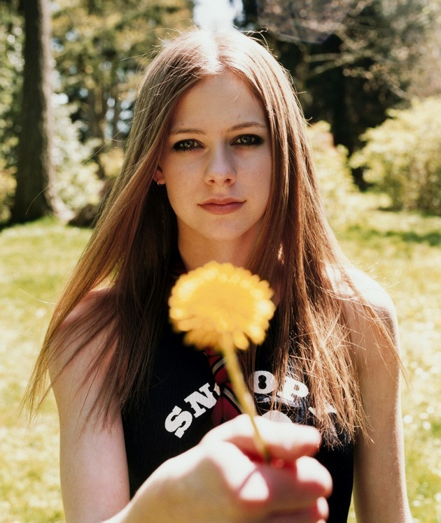 Foto Avril Lavigne Photoshoot - Foto 20 dari 75