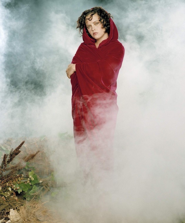 Gambar Foto Christina Ricci Photoshoot - Foto 2 dari 51