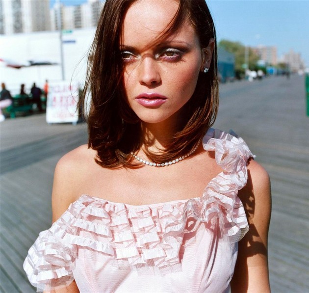 Gambar Foto Christina Ricci Photoshoot - Foto 2 dari 51