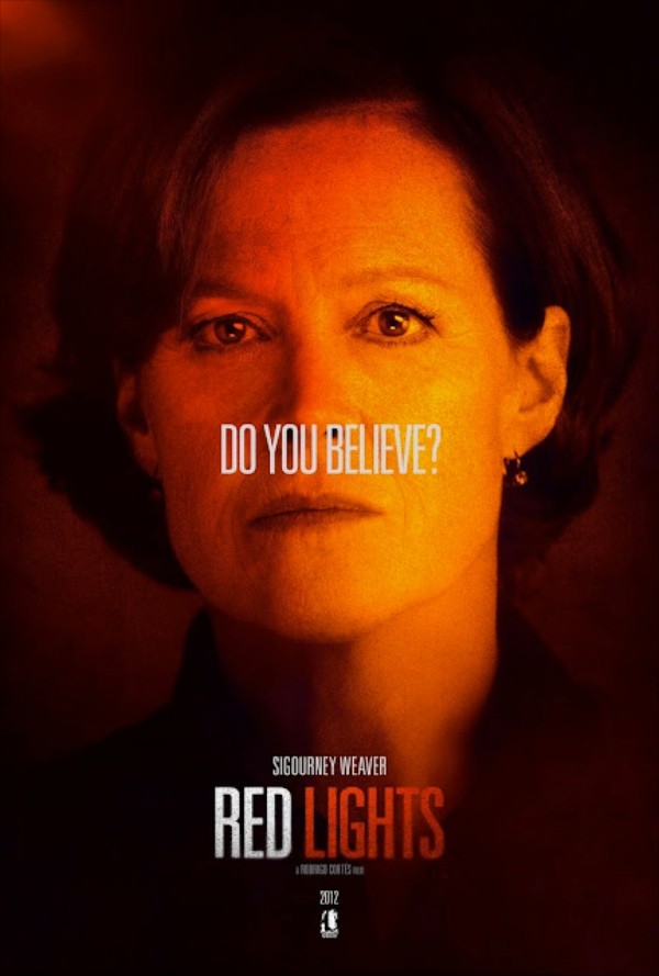 Foto Poster Karakter 'Red Lights' - Foto 2 dari 16