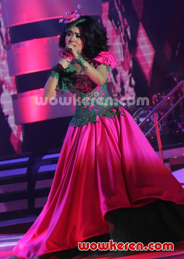 Gambar Foto Syahrini Memeriahkan Grand Final Miss Celebrity Indonesia ...