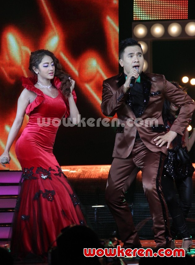 Gambar Foto Duet Dewi Persik dan Saiful Jamil Meriahkan HUT Insert ke-9 ...