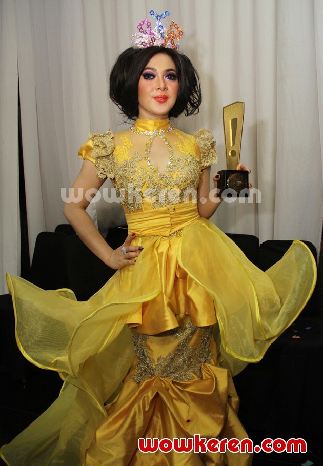Gambar Foto Syahrini Dinobatkan Sebagai Celebrity of The Year 2012 ...