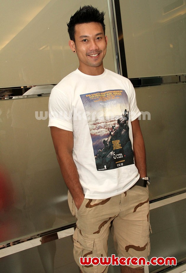 Gambar Foto Denny Sumargo Ditemui Usai Syukuran Film '5 cm.' - Foto 2 ...