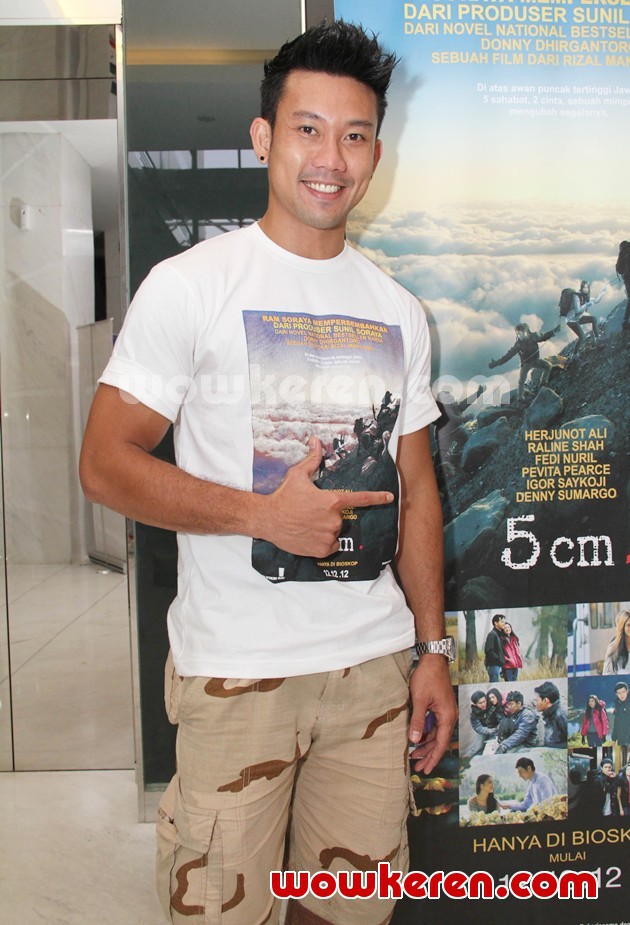 Gambar Foto Denny Sumargo Ditemui Usai Syukuran Film '5 cm.' - Foto 2 ...