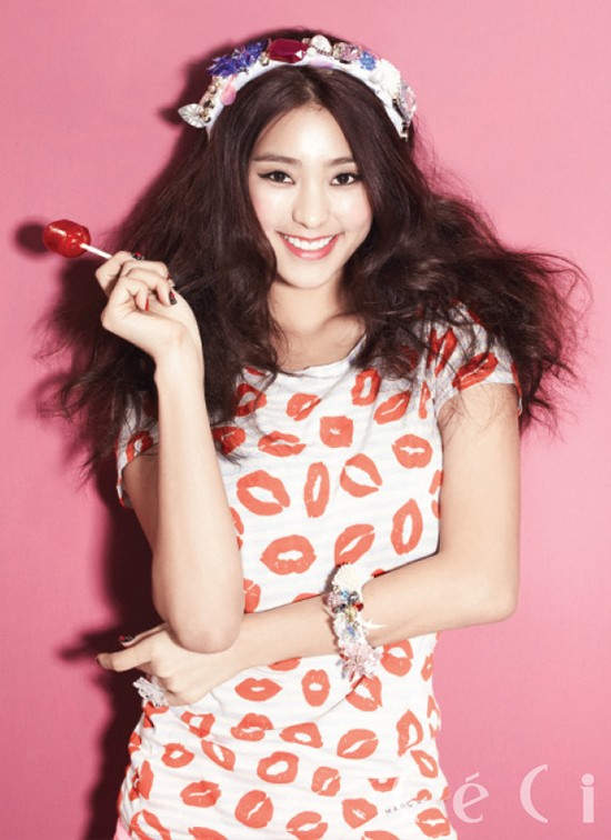 Gambar Foto Bora Sistar19 di Majalah CeCi Edisi Maret 2013 - Foto 2 dari 56