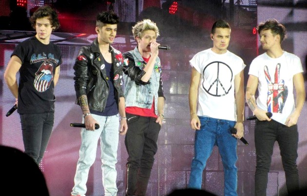 Gambar Foto Penampilan One Direction di Konser London - Foto 2 dari 20