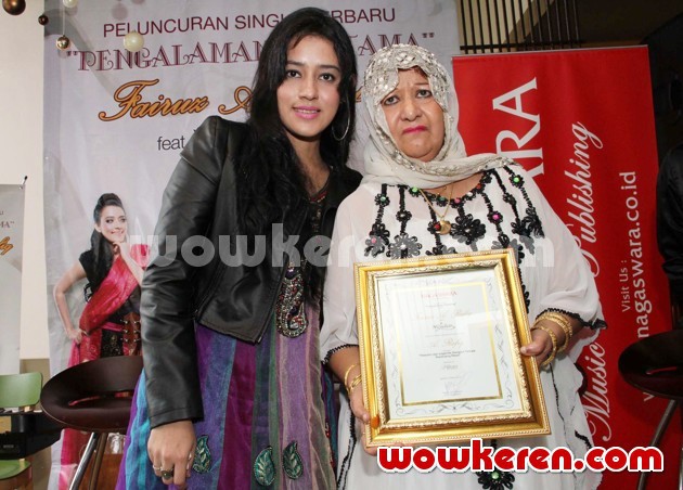 Gambar Foto Fairuz A. Rafiq Saat Peluncuran Single 'Pengalaman Pertama ...