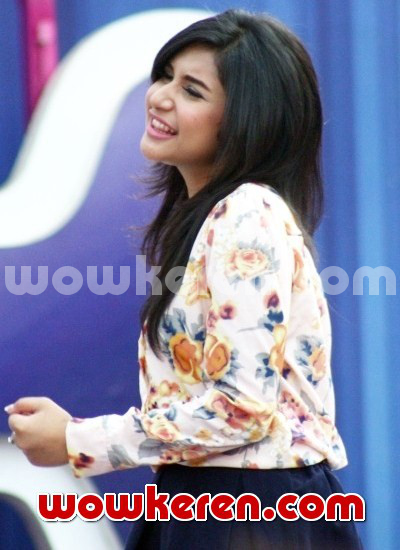 Gambar Foto Bianca Liza Saat Menjadi Host Acara Musik 'Inbox' - Foto 2 ...