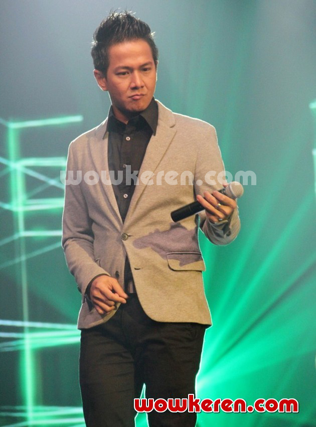 Gambar Foto Penampilan Delon Thamrin di Konser 'Masterpiece' - Foto 2 ...