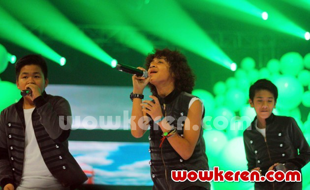 Gambar Foto Penampilan Coboy Junior Menyanyikan 'Kamu' - Foto 2 dari 32