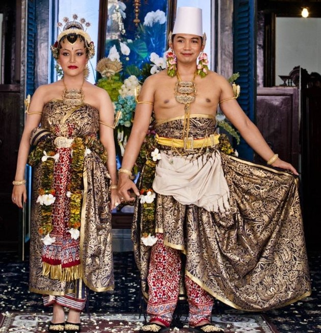 Gambar Foto GKR Hayu dan KPH Notonegoro Saat di Pelaminan - Foto 2 dari 27