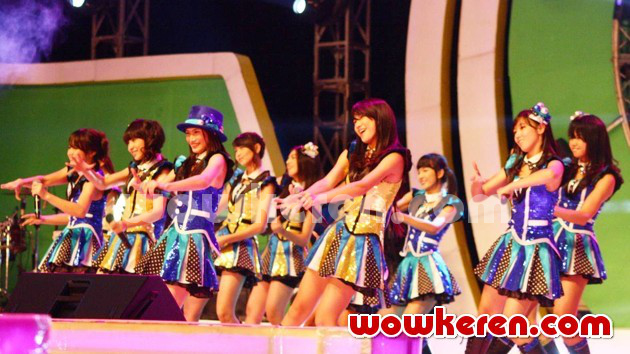 Gambar Foto JKT48 Saat Tampil di 'Viva World Cup ANTV' - Foto 2 dari 573
