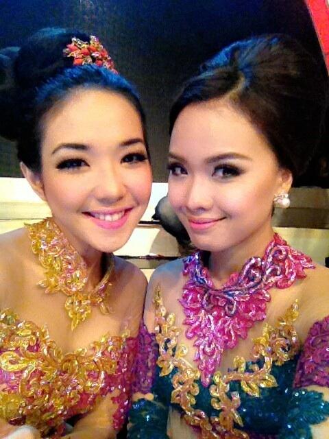 Gambar Foto Gisella Anastasia dan Winda Viska Saat Menjadi Sinden di ...