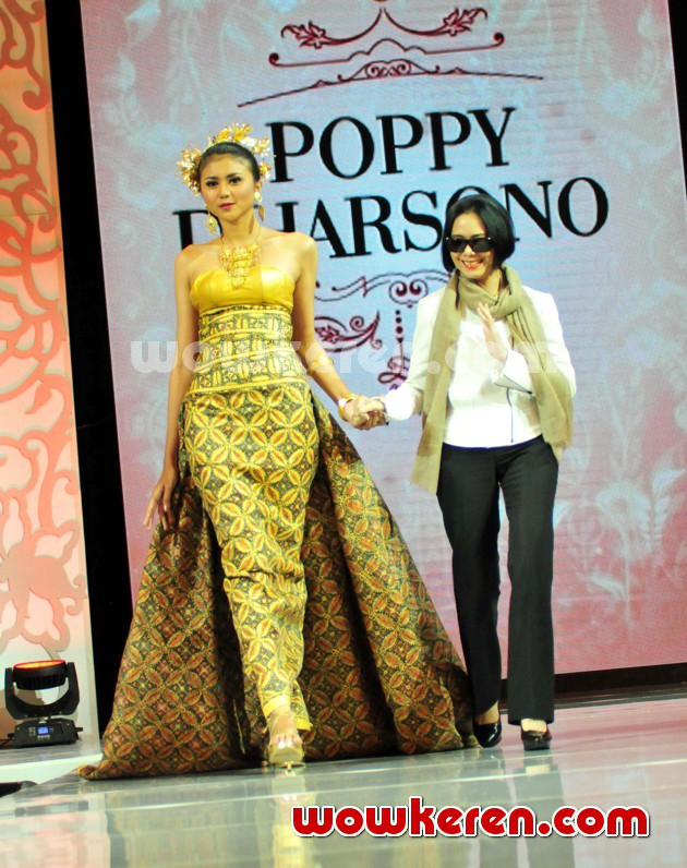 Gambar Foto Poppy Dharsono Saat Jumpa Pers di Hotel Mahakam - Foto 2 ...