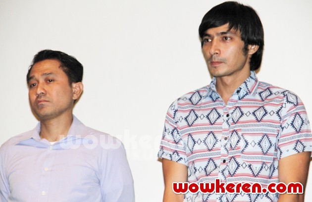 Gambar Foto Lukman Sardi dan Abimana Aryasatya di Gala Premiere Film ...