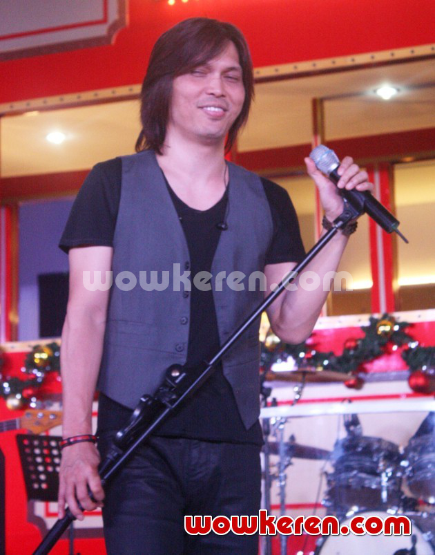 Gambar Foto Once Mekel Saat Menggelar Konser di Bekasi - Foto 2 dari 56