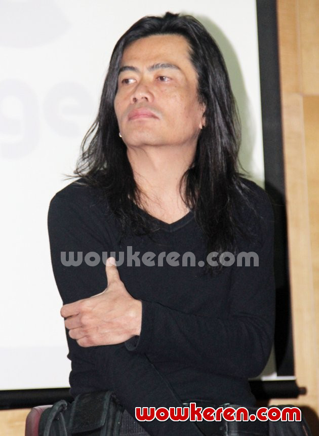 Gambar Foto Jay Subiakto Saat Jumpa Pers Konser '40 Tahun Eros Djarot ...