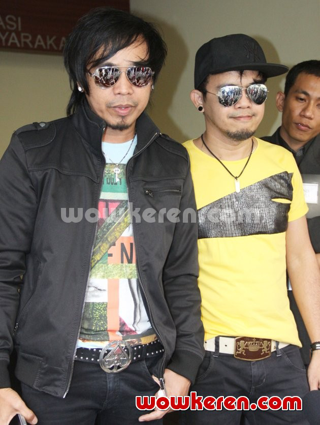 Gambar Foto Ian Kasela dan Moldy Radja Saat Datangi Mabes Polri - Foto ...