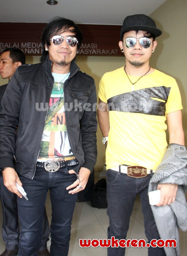 Gambar Foto Ian Kasela dan Moldy Radja Saat Datangi Mabes Polri - Foto ...