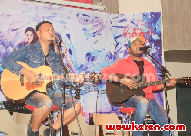 Gambar Foto Pasto-1 Saat Tampil di Peluncuran Album 'Berdua' Duo Maia ...