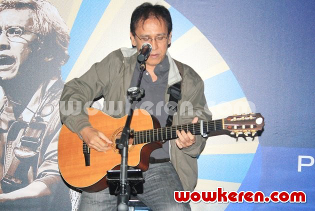 Gambar Foto Iwan Fals Saat Tampil di Jumpa Pers Acara 'Satu Untuk ...