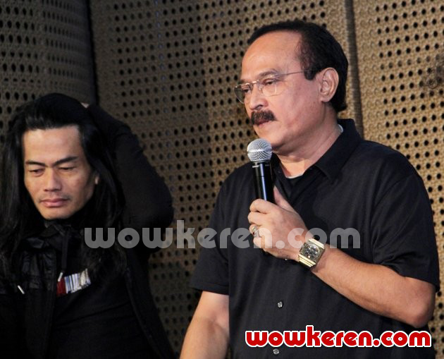 Gambar Foto Jay Subiakto dan Eros Djarot Saat Jumpa Pers Konser '40 ...