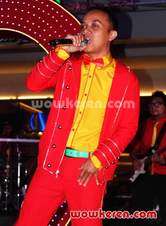 Gambar Foto Gugum Project Pop Saat Tampil di Summarecon, Bekasi - Foto ...