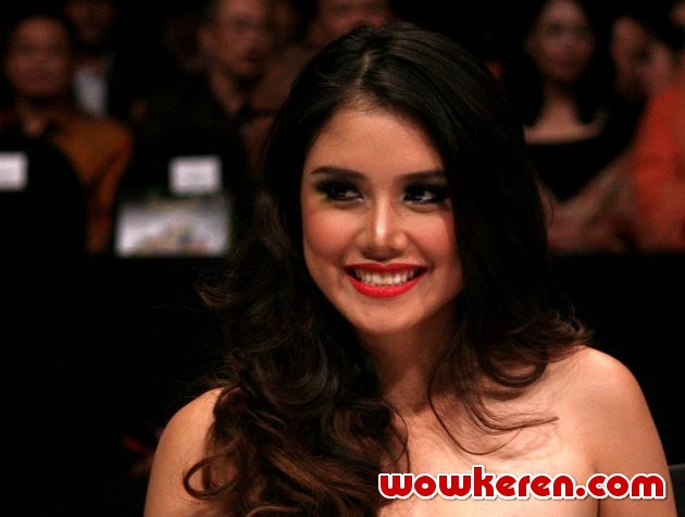 Foto Ines Putri dan Megan Young Saat Hadir di Acara 'Buka-Bukaan ...