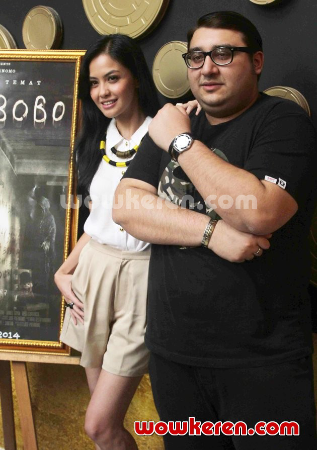 Gambar Foto Revalina S. Temat dan Daniel Topan Saat Jumpa Pers Film 'Oo ...