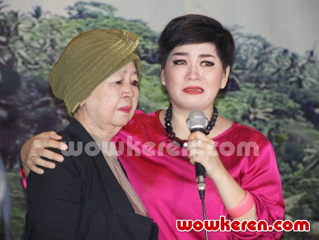 Gambar Foto Prosesi Dewinta Bahar Berganti Nama Menjadi Dewinta - Foto ...