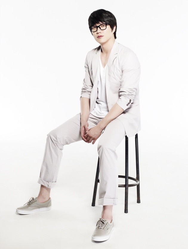 Gambar Foto Sung Si Kyung Photoshoot - Foto 2 dari 23