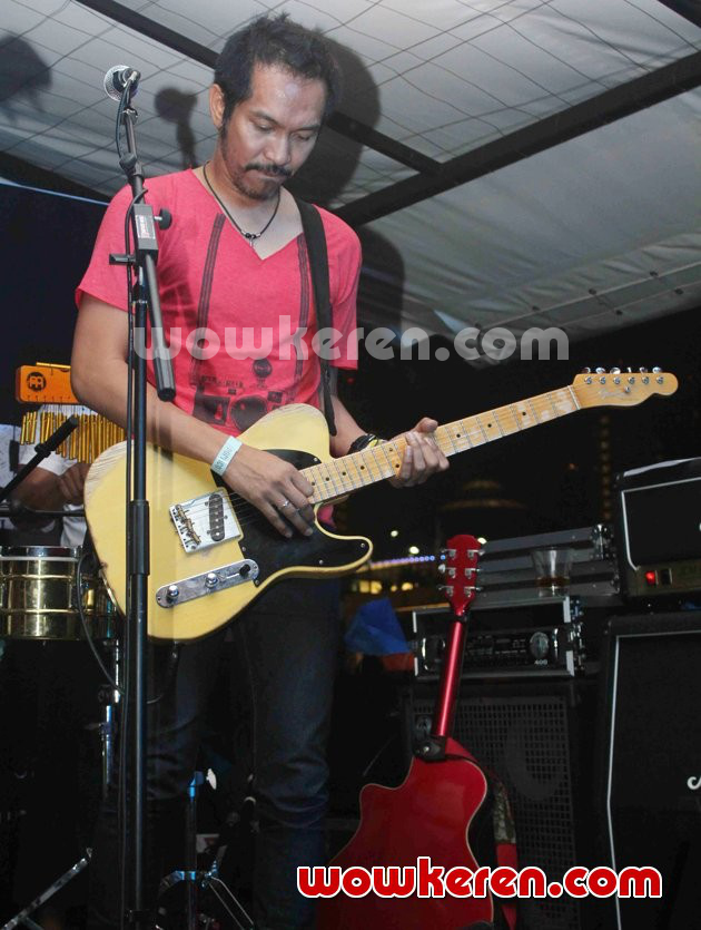 Gambar Foto Ridho Slank Tampil di Konser Memorial Tribute to Bob Marley ...