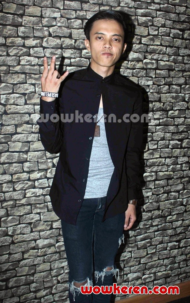 Gambar Foto Bisma Karisma Ditemui Usai Konser 2NE1 'All or Nothing ...