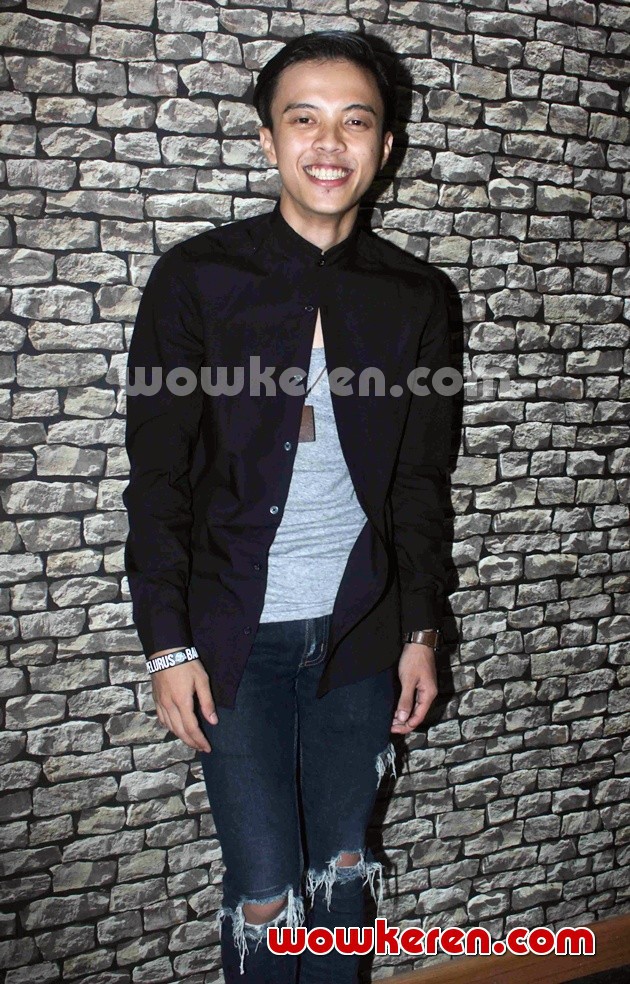 Gambar Foto Bisma Karisma Ditemui Usai Konser 2NE1 'All or Nothing ...