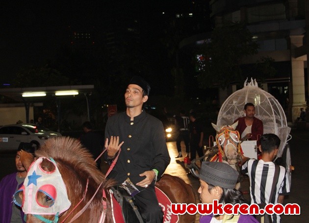Gambar Foto Cinta Penelope dan Donny Hermawan di Pelaminan Berkonsep ... Gambar Foto Cinta Penelope dan Donny Hermawan di Pelaminan Berkonsep ...