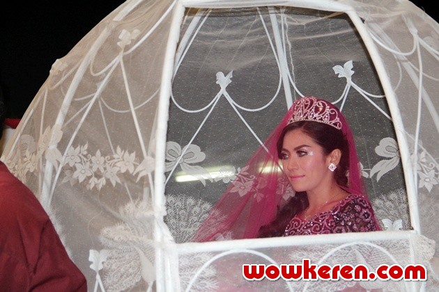 Gambar Foto Cinta Penelope dan Donny Hermawan di Pelaminan Berkonsep ... Gambar Foto Cinta Penelope dan Donny Hermawan di Pelaminan Berkonsep ...