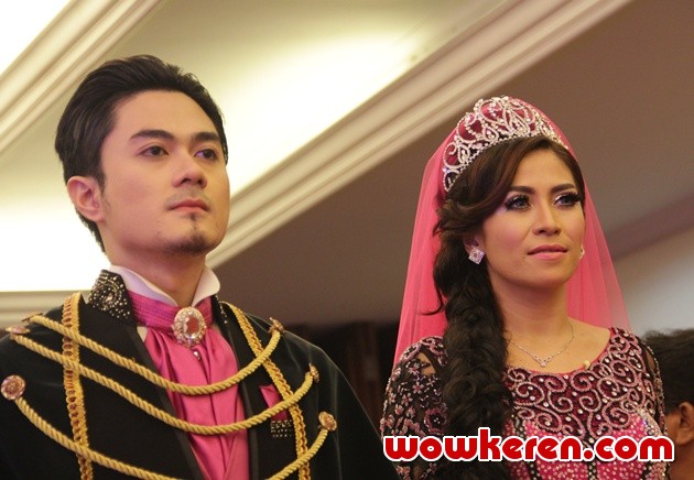 Gambar Foto Cinta Penelope dan Donny Hermawan di Pelaminan Berkonsep ... Gambar Foto Cinta Penelope dan Donny Hermawan di Pelaminan Berkonsep ...