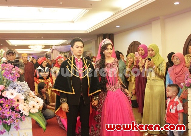 Gambar Foto Resepsi Pernikahan Cinta Penelope dan Donny Hermawan - Foto ... Gambar Foto Resepsi Pernikahan Cinta Penelope dan Donny Hermawan - Foto ...