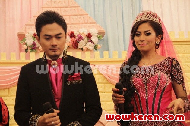 Gambar Foto Cinta Penelope dan Donny Hermawan di Pelaminan Berkonsep ... Gambar Foto Cinta Penelope dan Donny Hermawan di Pelaminan Berkonsep ...
