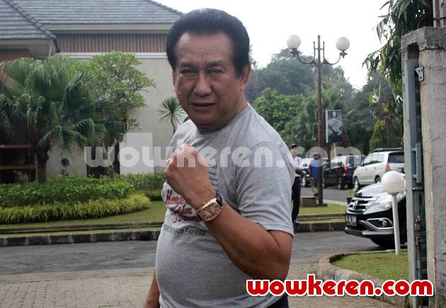 Gambar Foto Anwar Fuadi di Syukuran Film 'Mengejar Malam Pertama ...